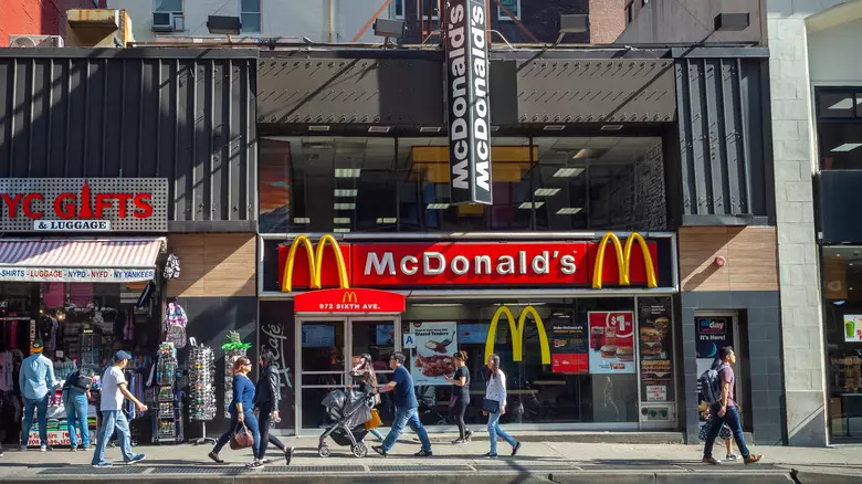 Restaurante urbano McDonald's