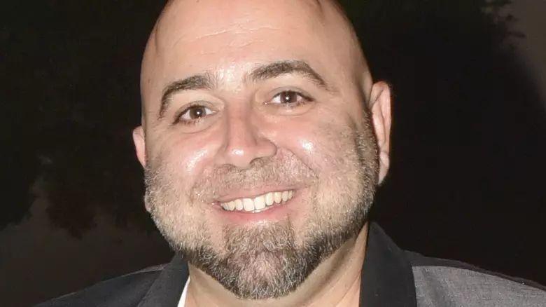 Duff Goldman yayi murmushi tare da gemu