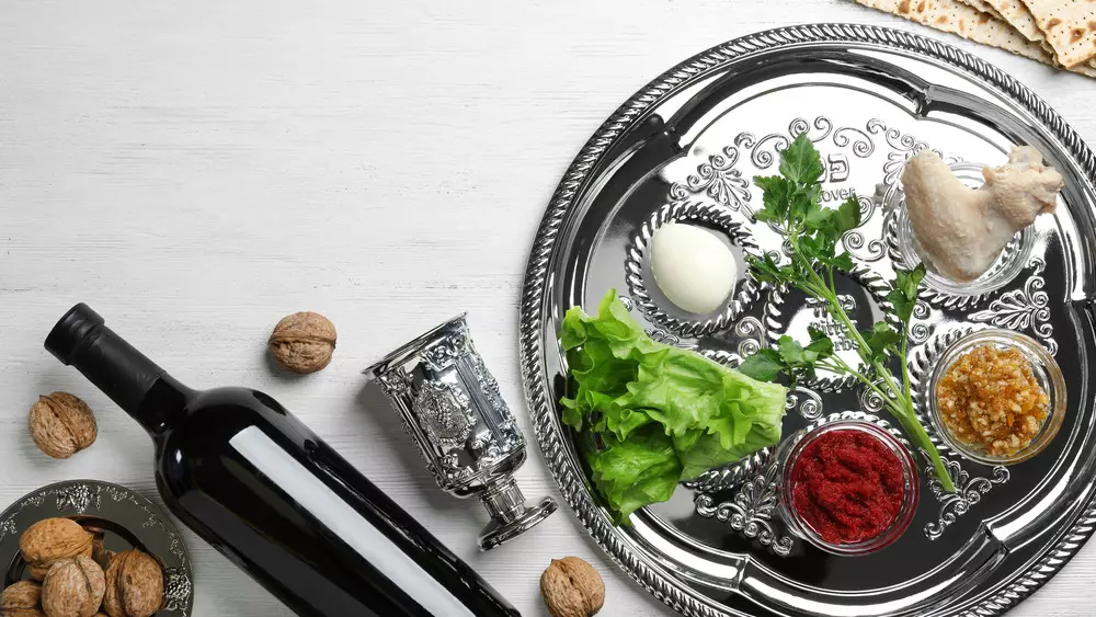 Silver Seder tallrik med dekorativt scrollwork