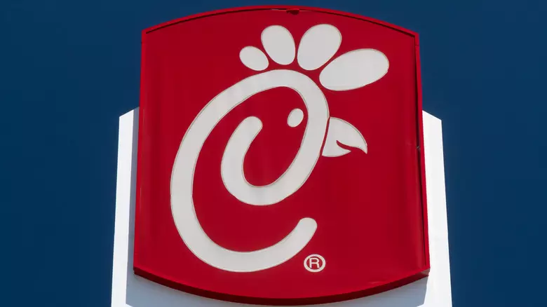 Логотой Chick-fil-A тэмдэг