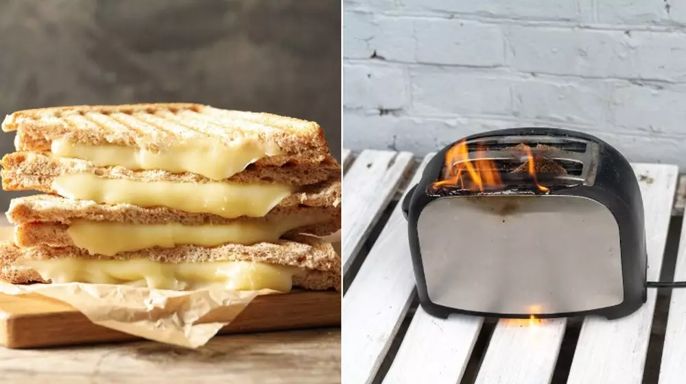 用烤奶酪著火的烤麵包機