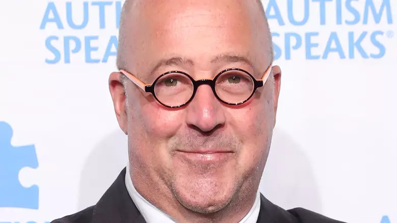 Andrew Zimmern sa lingin nga baso