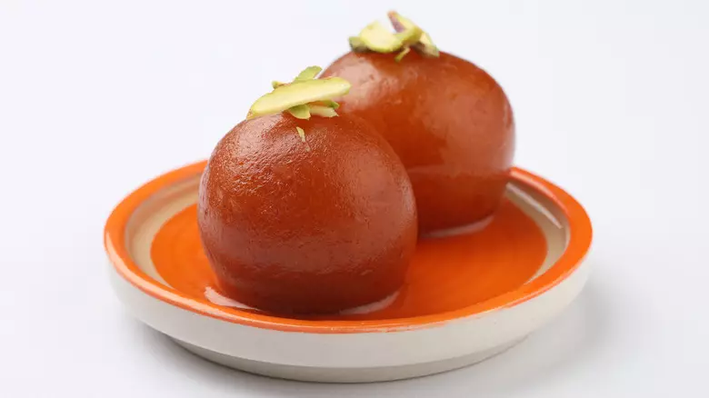 bir çift gulab jamun