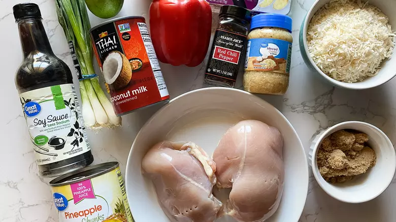 ingredientes para brochetas de pollo