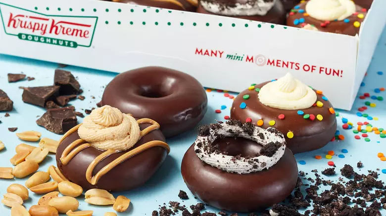 Mini čokoládové glazované donuty od Krispy Kreme