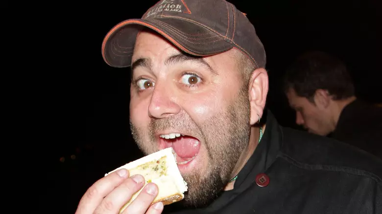 Duff Goldman rerin ati ki o njẹ akara oyinbo