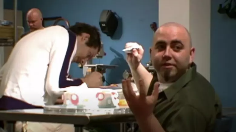 Duff Goldman pracuje na torte