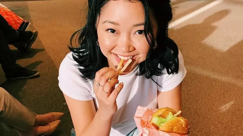 Lana Condor ak fri