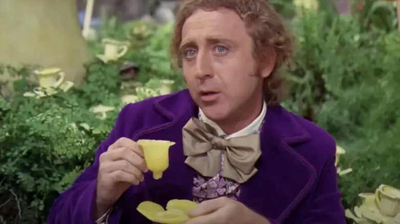 U-Gene Wilder njengo-Willy Wonka yellow teacup