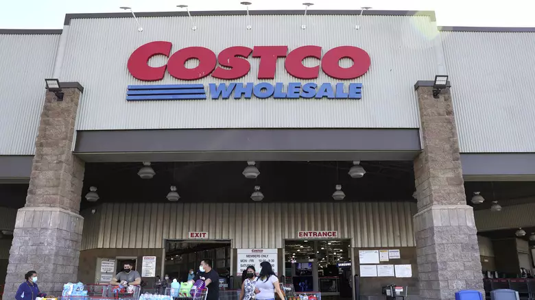 Costco sa gawas sa sunny nga adlaw