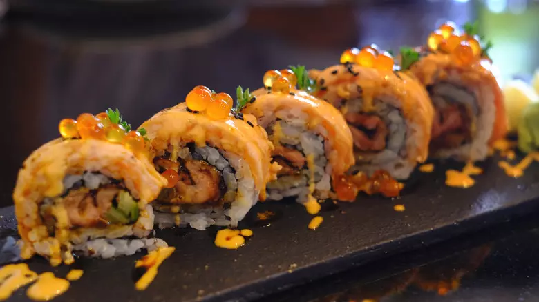 I-salmon volcano roll