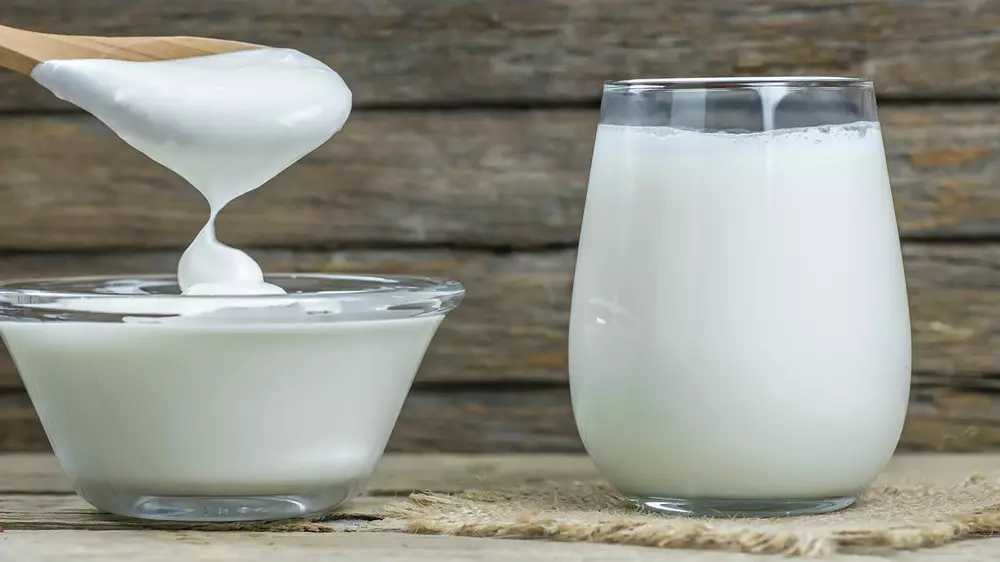 Swiere molke drinke neist in yoghurt