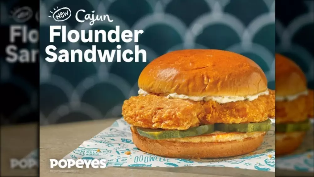Nuevo anuncio de sándwich de platija cajún de Popeyes
