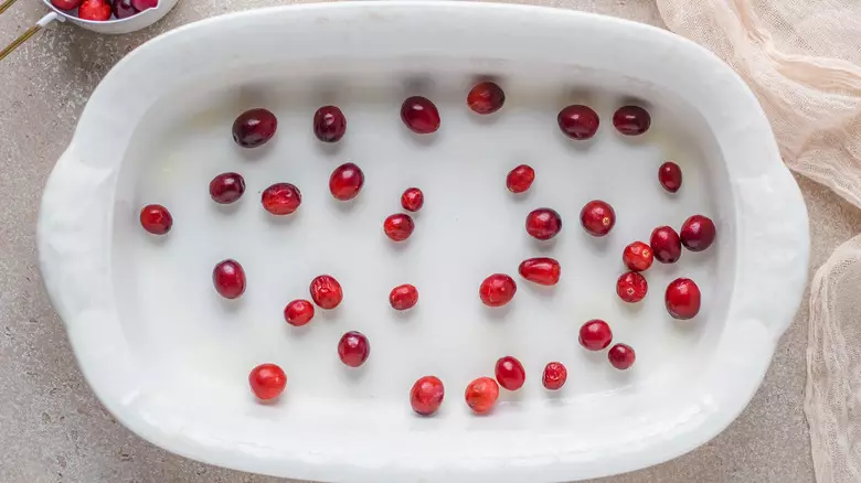 cranberries sa baking dish