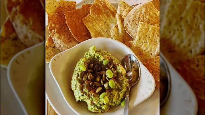 Edamame guacamole True Food Kitchen-ում