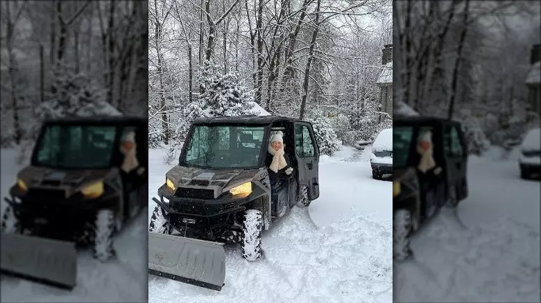 Et Instagram-billede af Martha Stewart i en sneplov