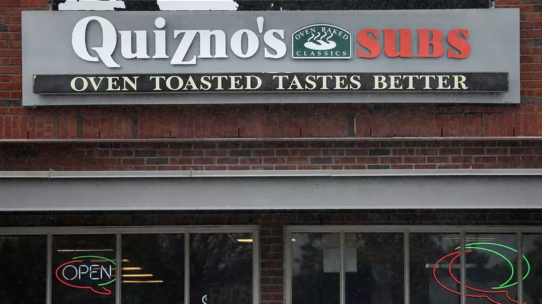 Semn exterior Quiznos