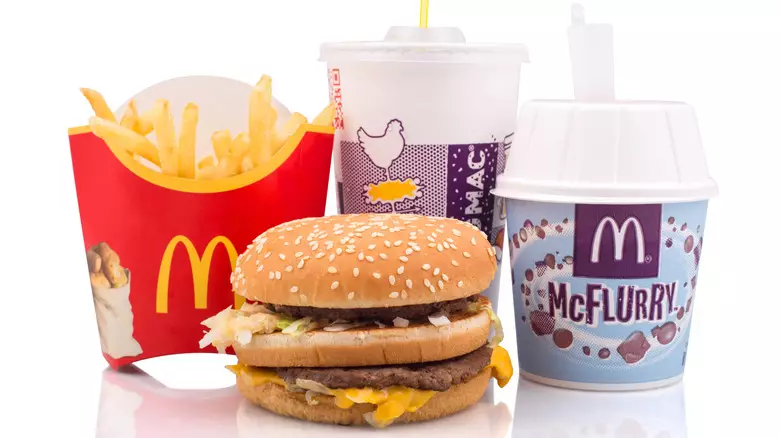 ukutya okuvela kwi-mcdonald kuquka ne-mcflurry