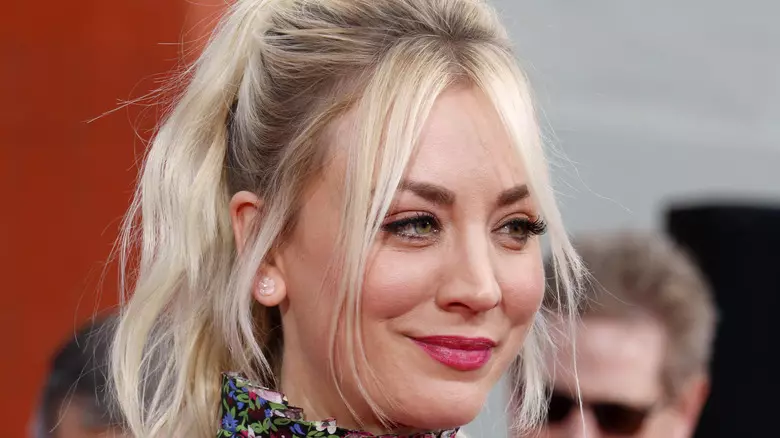 üritusel esinev kaley cuoco