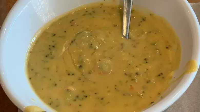 Panera ເຂົ້າຈີ່ Broccoli Cheddar Soup