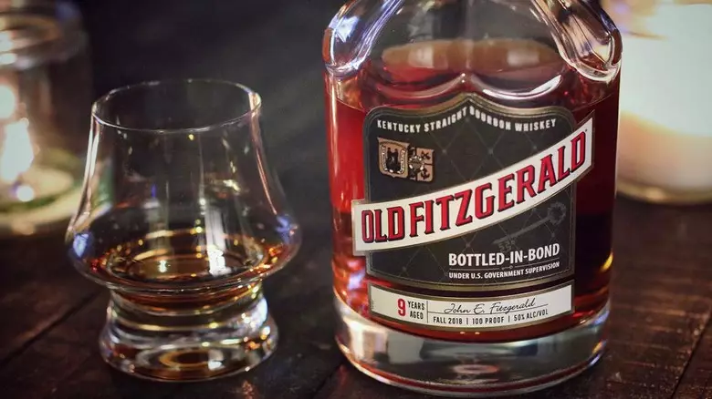 Old Fitzgerald bourbon ngeglasi