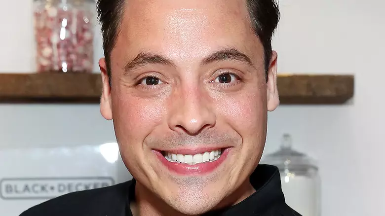 Jeff Mauro se nasmehne