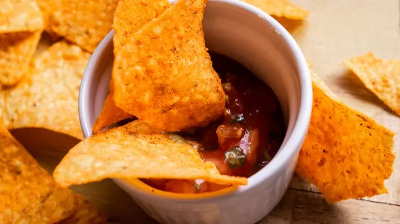 Chips thiab salsa