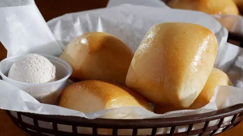 Bánh mì cuộn men Texas Roadhouse