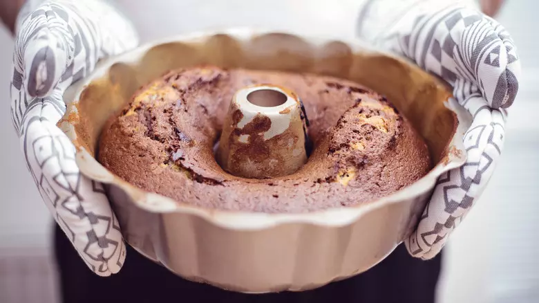 Achịcha n'ime pan bundt