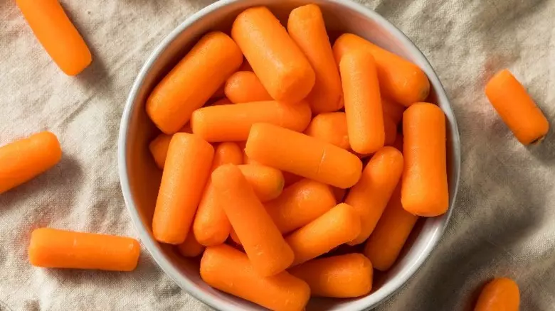 Сира органічна дитяча морква