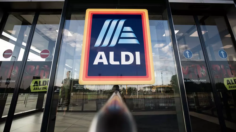 Aldi მაღაზიაში შესვლა