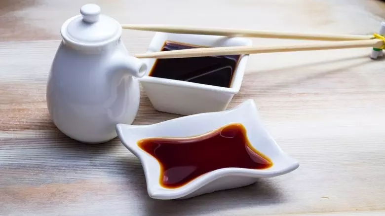 Soy sauce pitcher le lijana