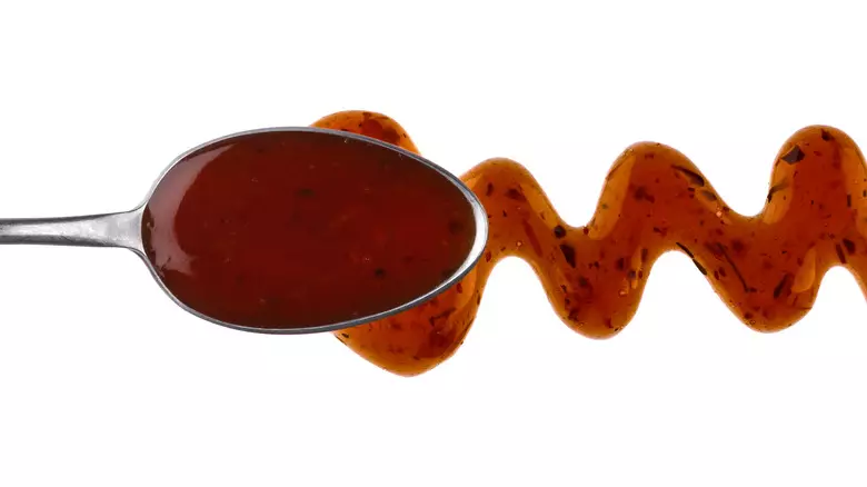 Löffel mit Teriyaki-Sauce