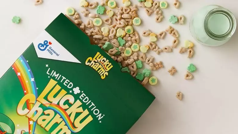 Lucky Charms vihreä vaahtokarkkeja muroja