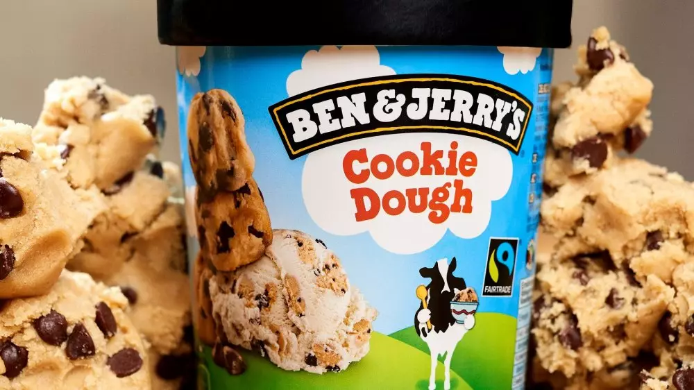 Ben & Jerry نىڭ شاكىلات ئۆزەك پېچىنە خېمىرى ماروژنى