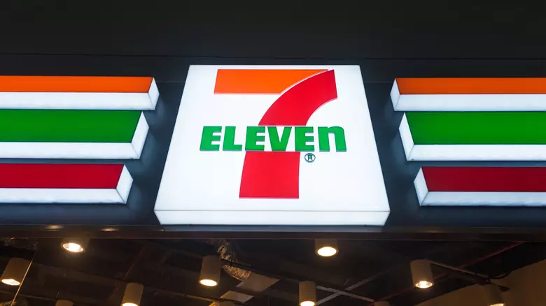 7-11 매장 간판