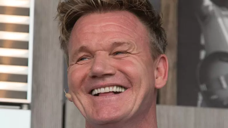 Gordon Ramsay se usmívá