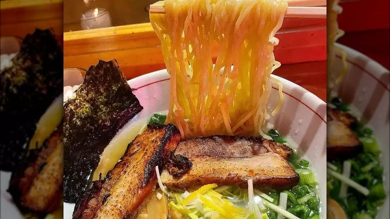 Ezi anụ ezi na noodles