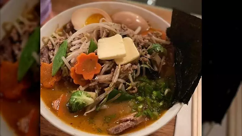 Fideos y habas en caldo con verduras