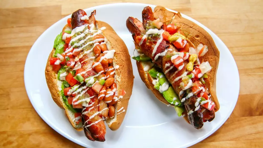 Sonoran hot dog qhaub cij