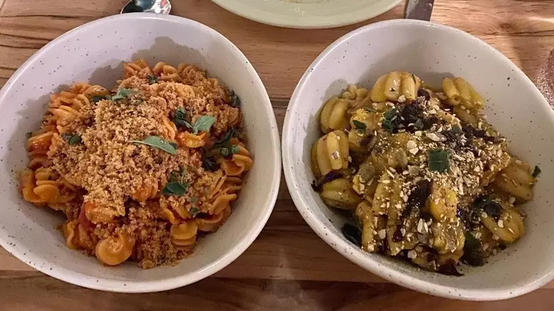 veganska skålar med pasta