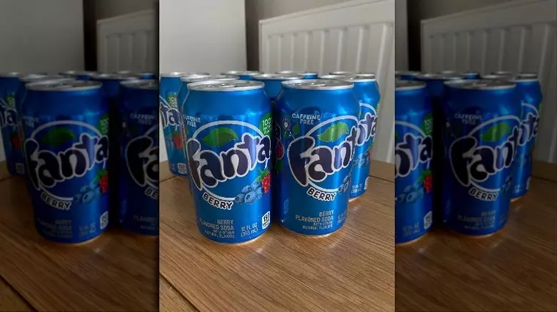 plechovky fanta berry