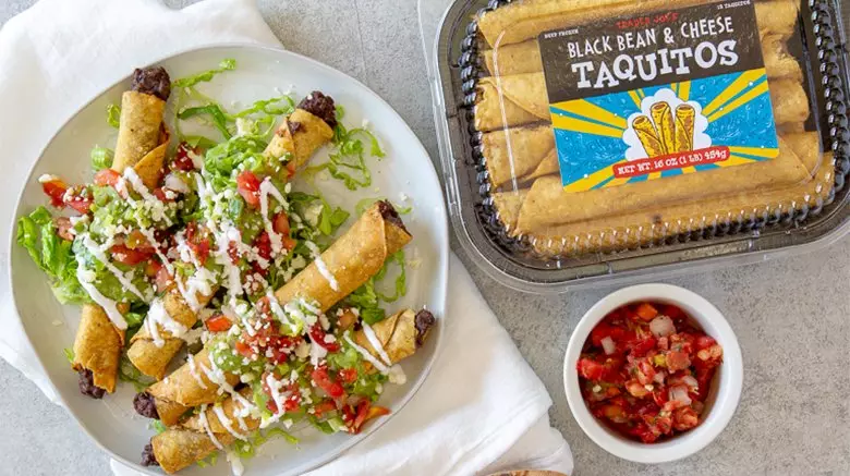 „Trader Joe's Black Bean & Cheese Taquitos“.