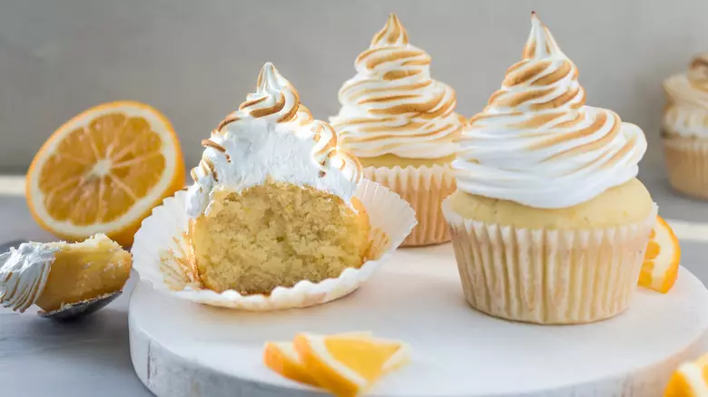 Sehatsetsi sa meringue sa Italy ka holim'a likomiki