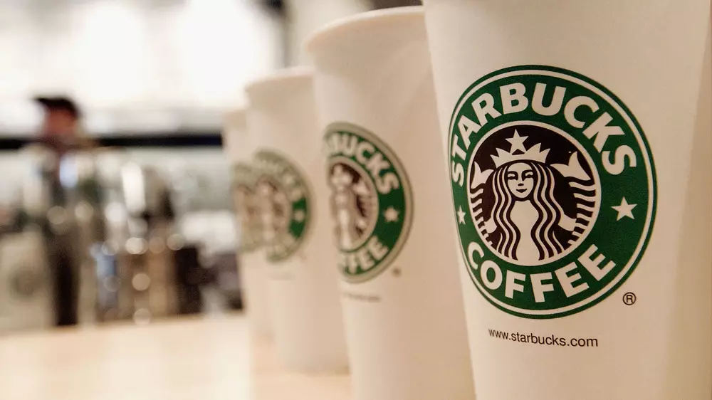 Lyn van Starbucks wegneemete koffie