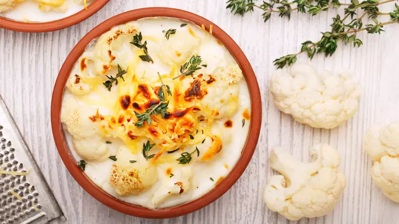 Fromage de chou-fleur à la sauce béchamel