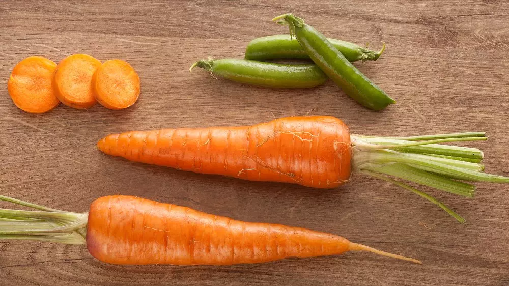 Cenorias e chícharos para cocido de tenreira