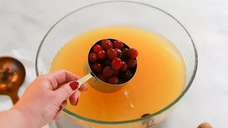 在叮噹汁中加入蔓越莓