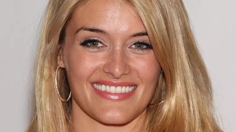 Daphne Oz se nasmehne