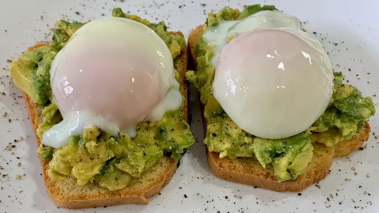 Sous vide egg á avókadó ristuðu brauði